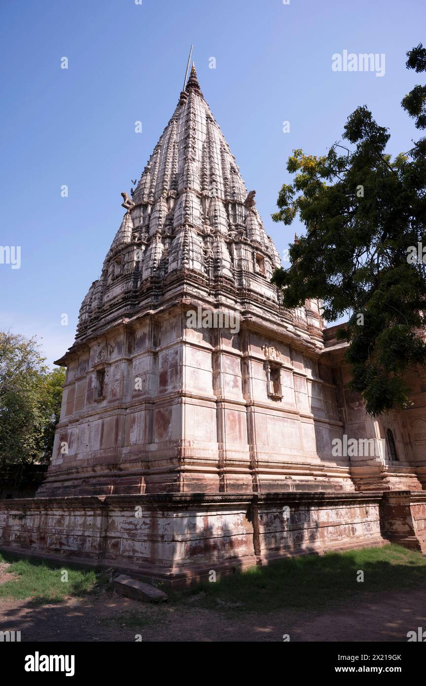 Chhatri of Shrimant Daulatrao Maharaj Scindia, Chhatris of Scindia ...