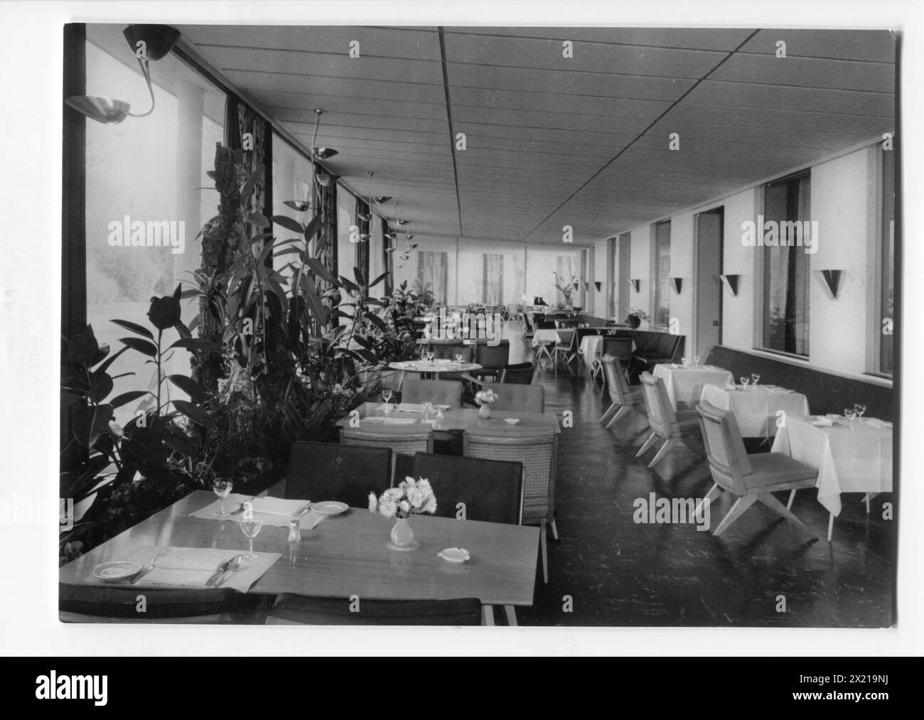 1950s restaurant interior hi-res stock photography and images - Alamy