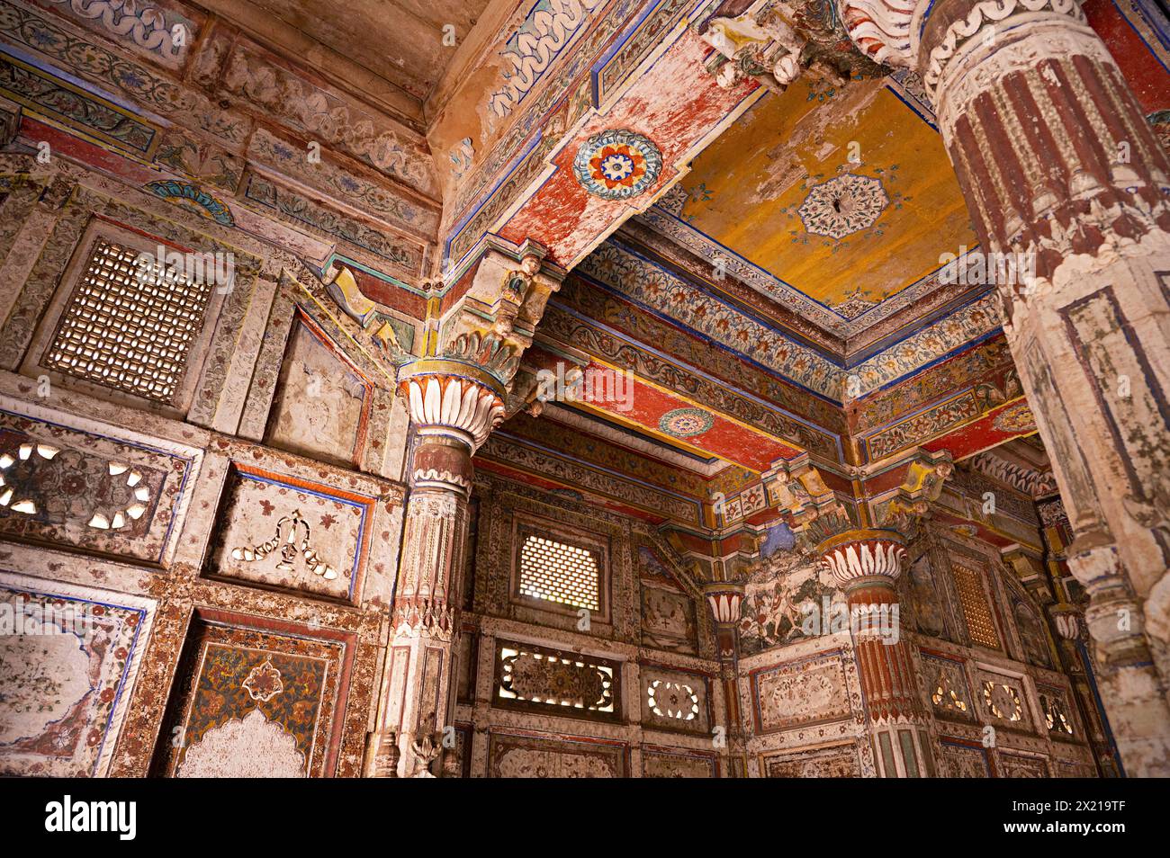 Interiors, Chhatri of Shrimant Daulatrao Maharaj Scindia, Chhatris of ...