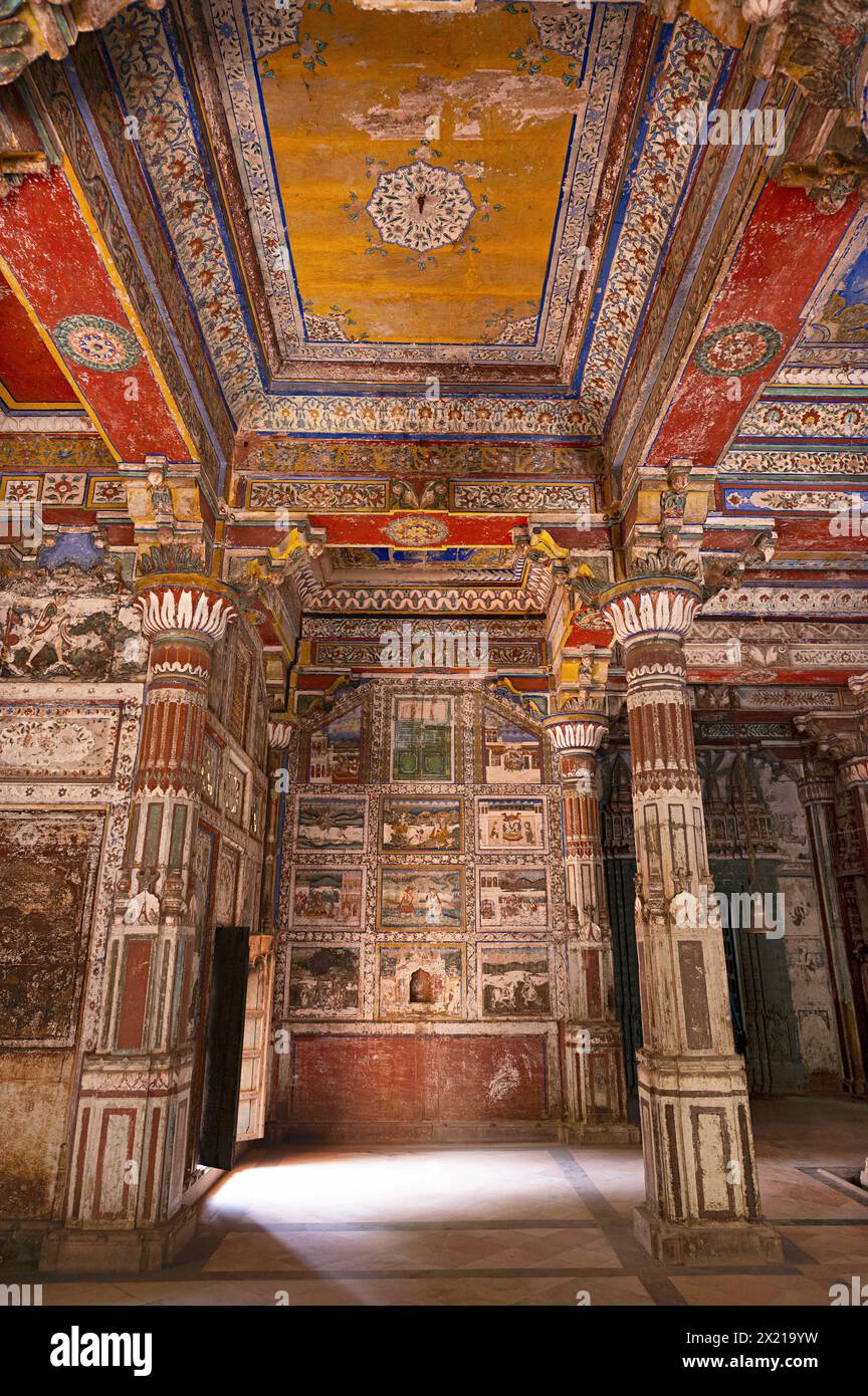 Interiors, Chhatri of Shrimant Daulatrao Maharaj Scindia, Chhatris of ...