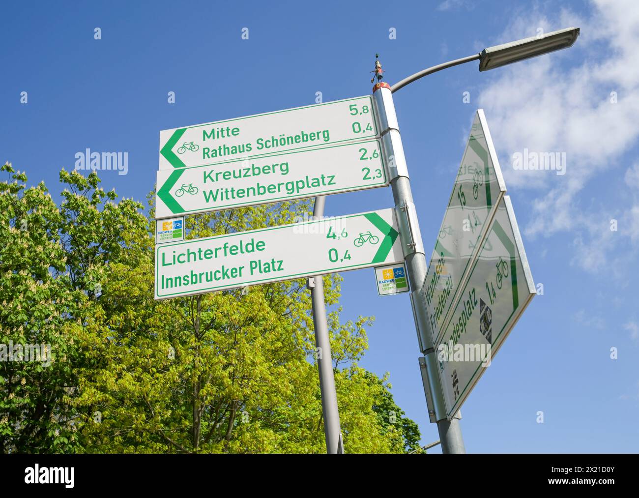 Wegweiser radwege hi-res stock photography and images - Alamy