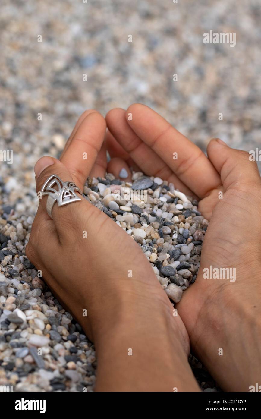 Holding hads hi-res stock photography and images - Alamy