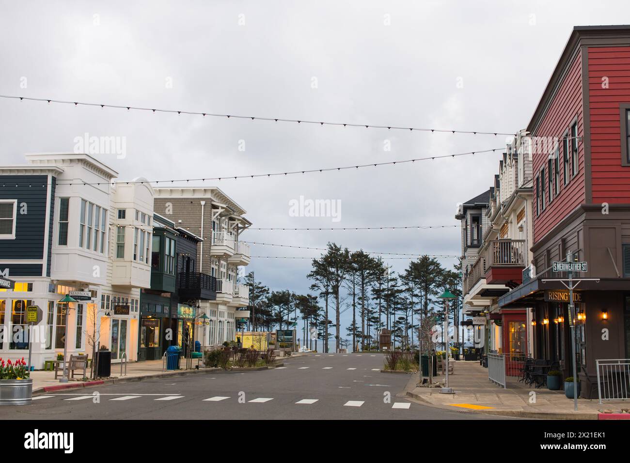 Outdoor scene string lights hi-res stock photography and images - Alamy