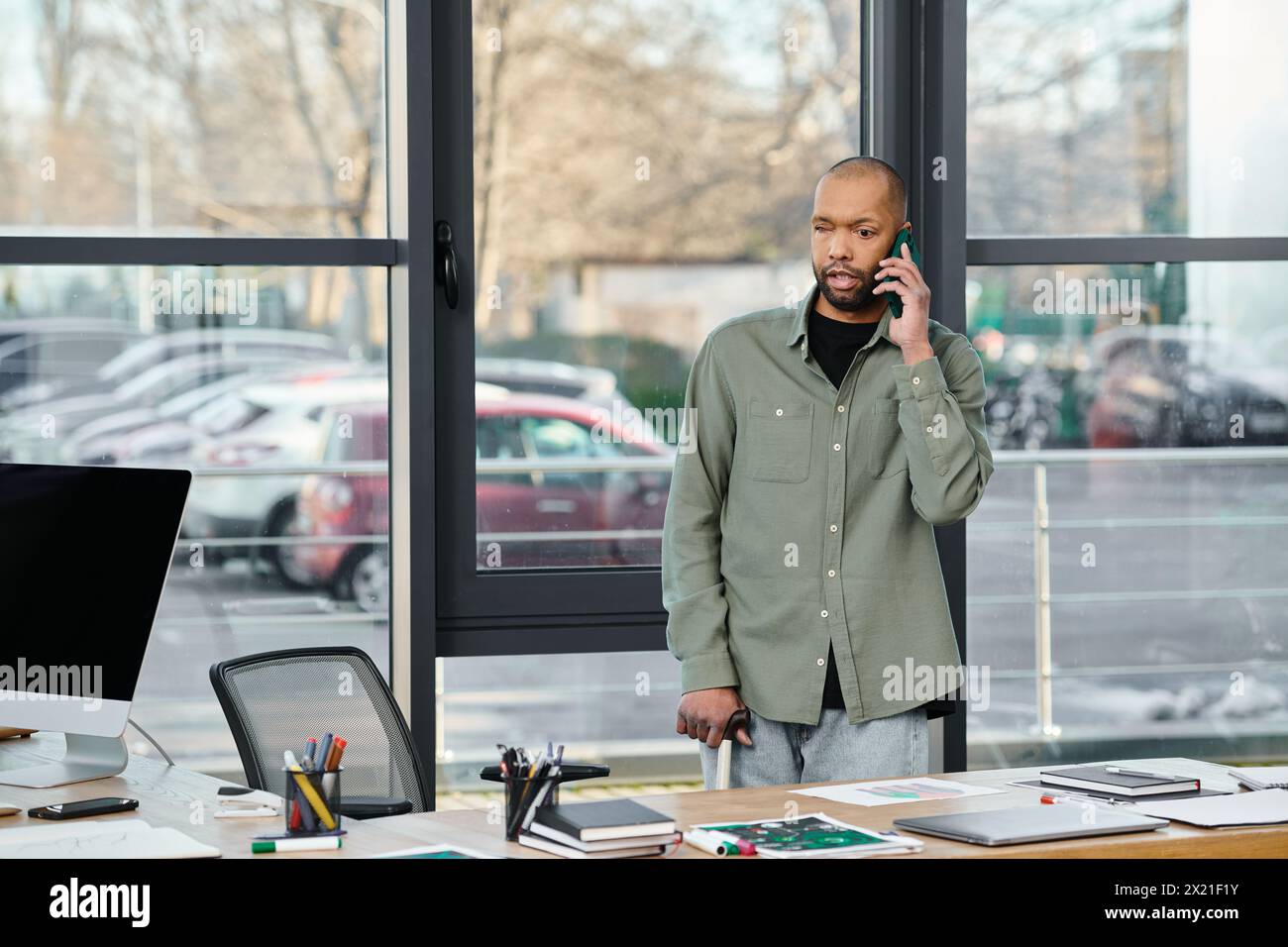 Employee desk supervisor not woman hi-res stock photography and images ...