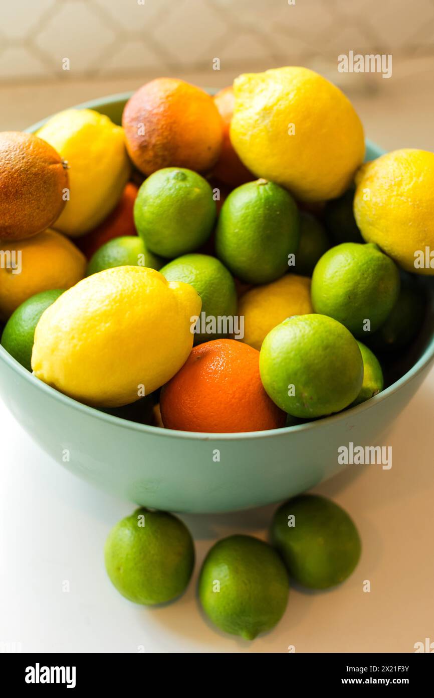 Bowl of citrus fruits hi-res stock photography and images - Alamy