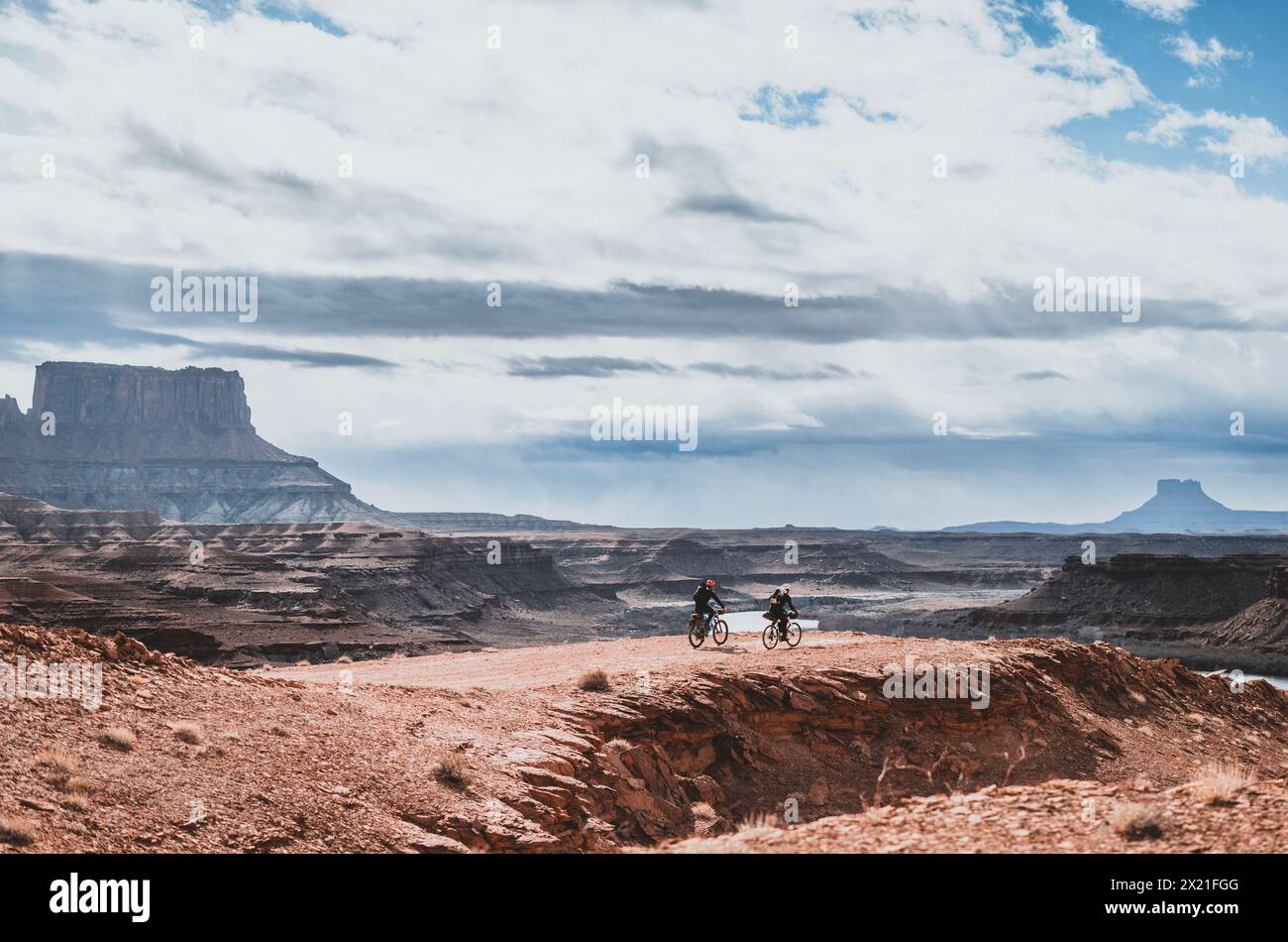 two cyclists mountain bike along White Rim Trail, Moab, Utah Stock ...