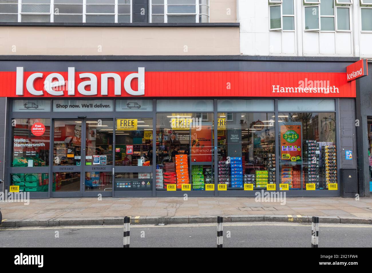 Iceland store in Hammersmith High Street Stock Photo - Alamy