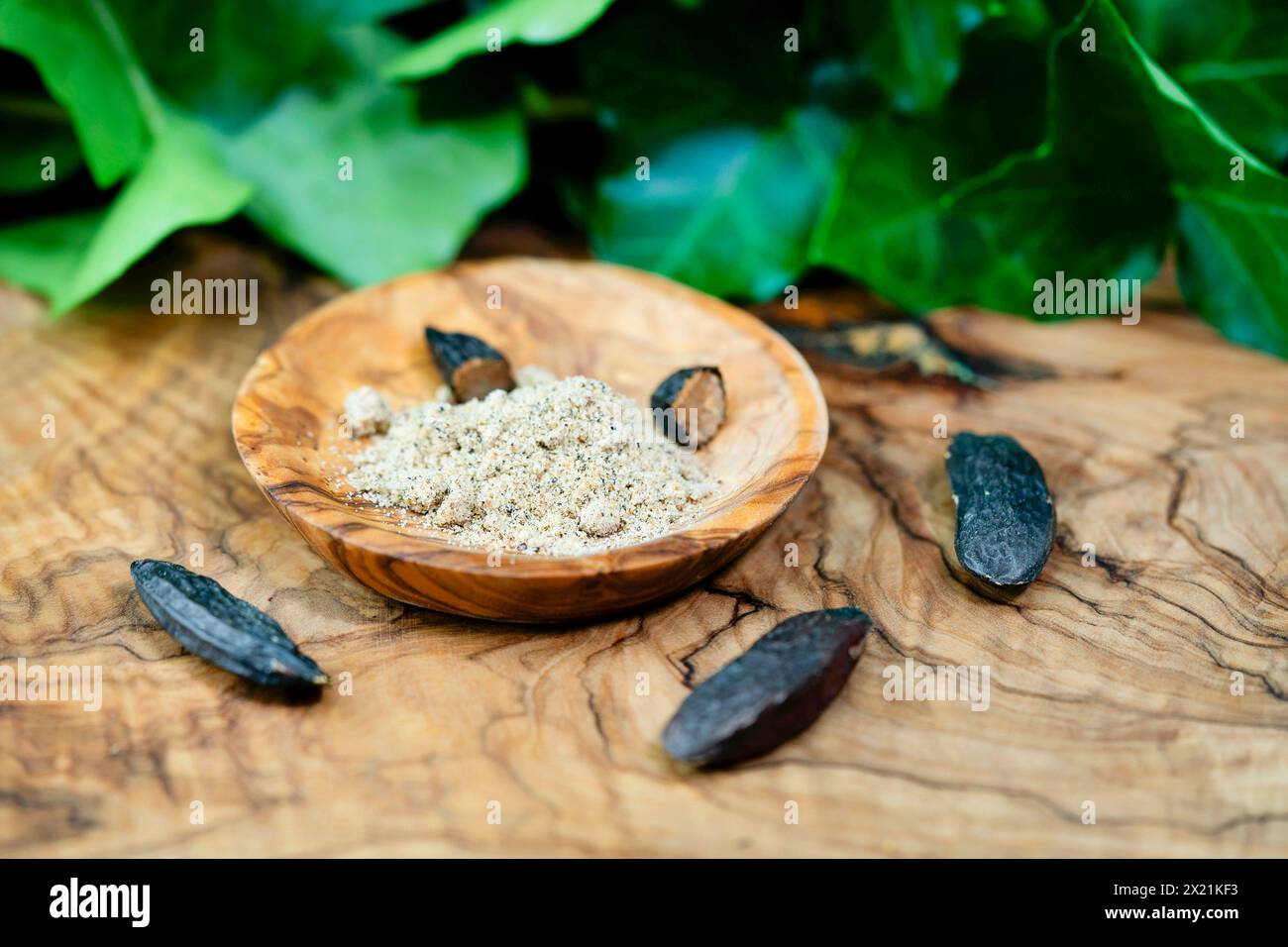 Tonka bean hi-res stock photography and images - Alamy