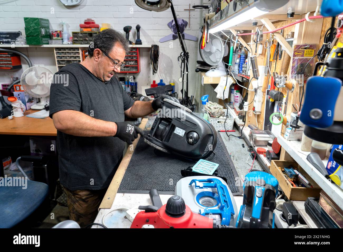 Repaircafe hi-res stock photography and images - Alamy