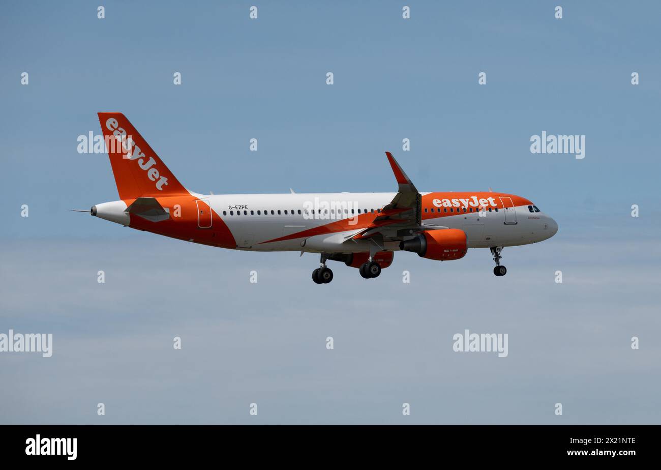 Easyjet Airbus A320-214 landing at Birmingham Airport, UK (G-EZPE Stock ...