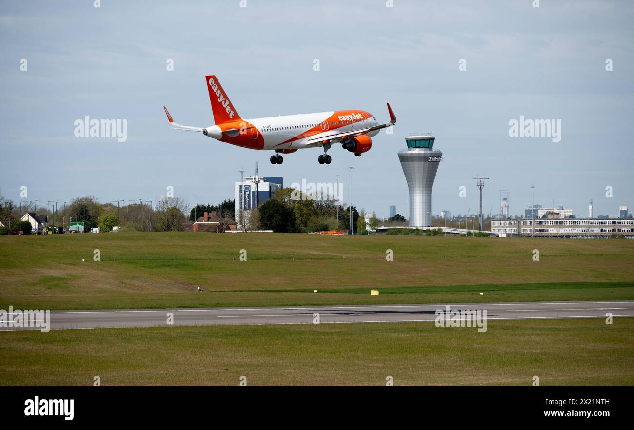 Easyjet Airbus A320-214 landing at Birmingham Airport, UK (G-EZPE Stock ...