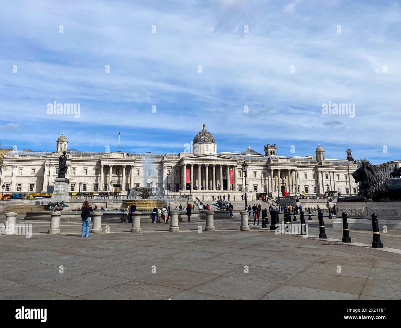 General view of the National Gallery and Trafalgar Square in London ...