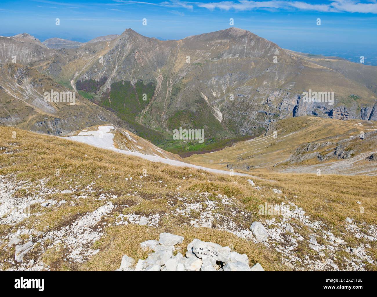 Monte Sibilla (Italy) - The landscape summit of Mount Sibilla, in ...