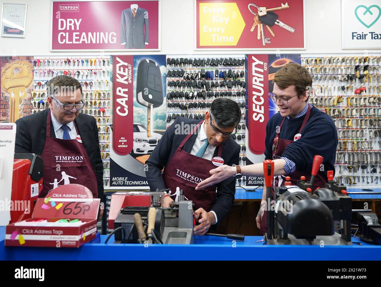 Work and Pensions Secretary Mel Stride (left) and Prime Minister Rishi ...