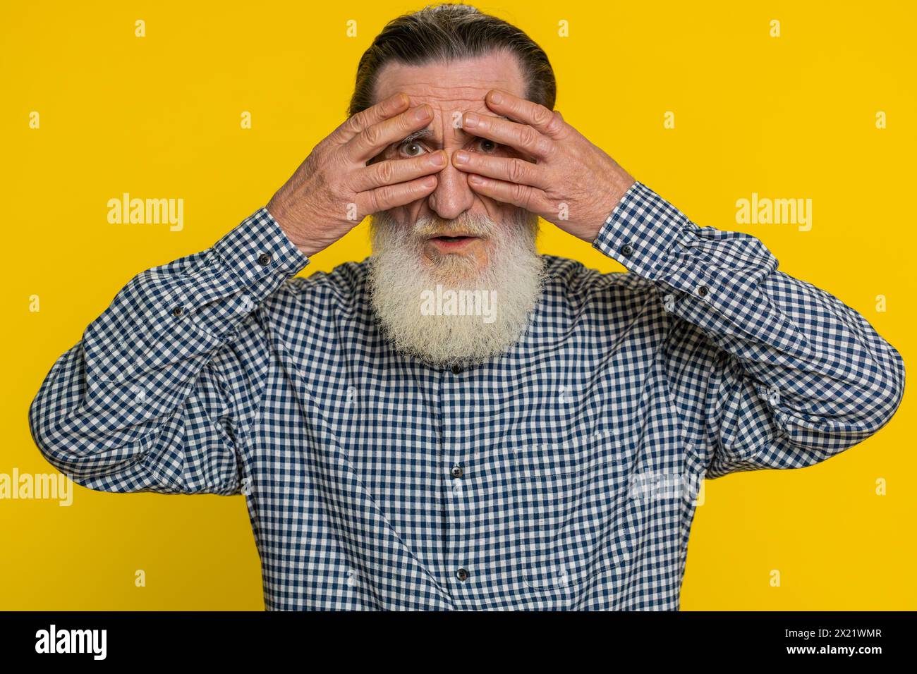 Grey haired old man shocked hi-res stock photography and images - Alamy