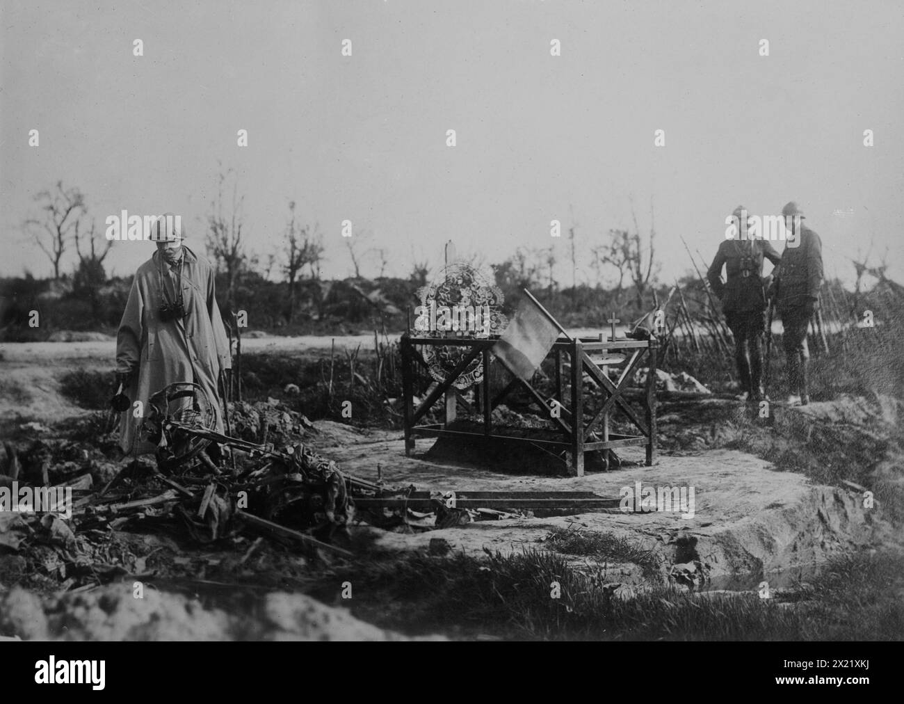 Aviator oliver moulton chadwick hi-res stock photography and images - Alamy
