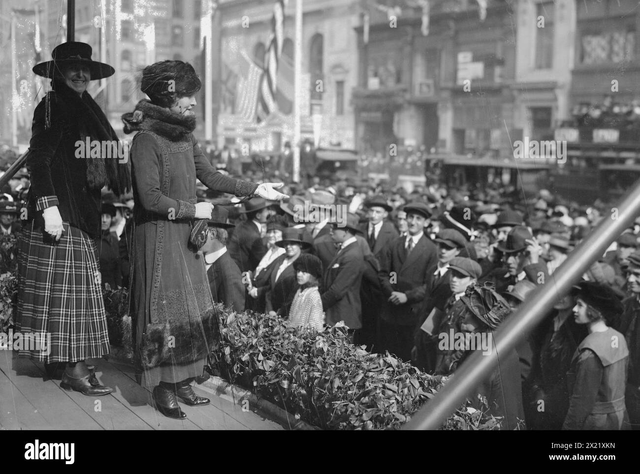 Grace George sells bonds, between c1915 and 1918. Alice Fischer and ...