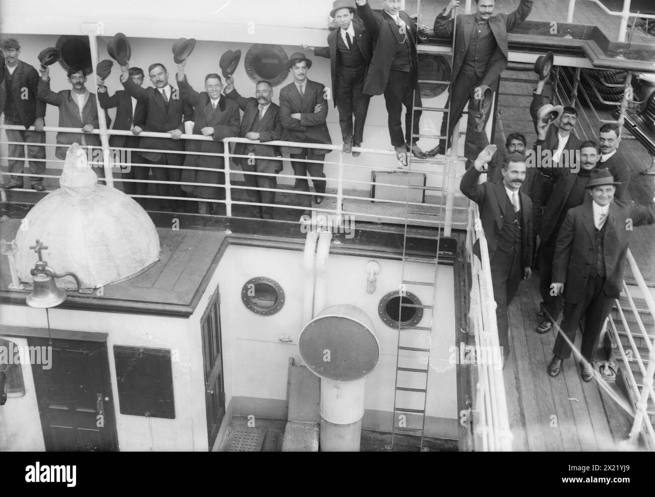 Greek ship 1915 hi-res stock photography and images - Alamy