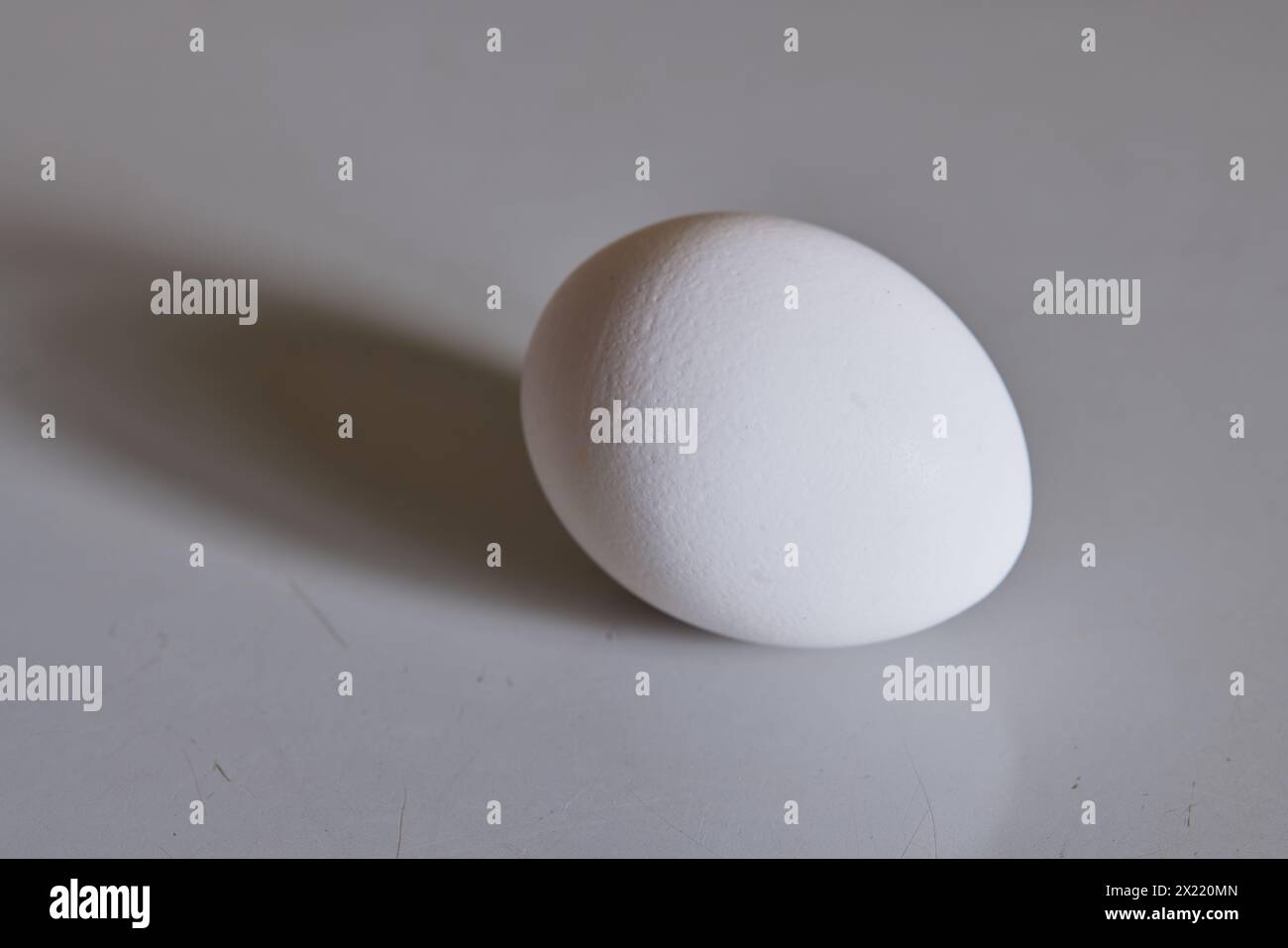 Egg casting a shadow hi-res stock photography and images - Alamy