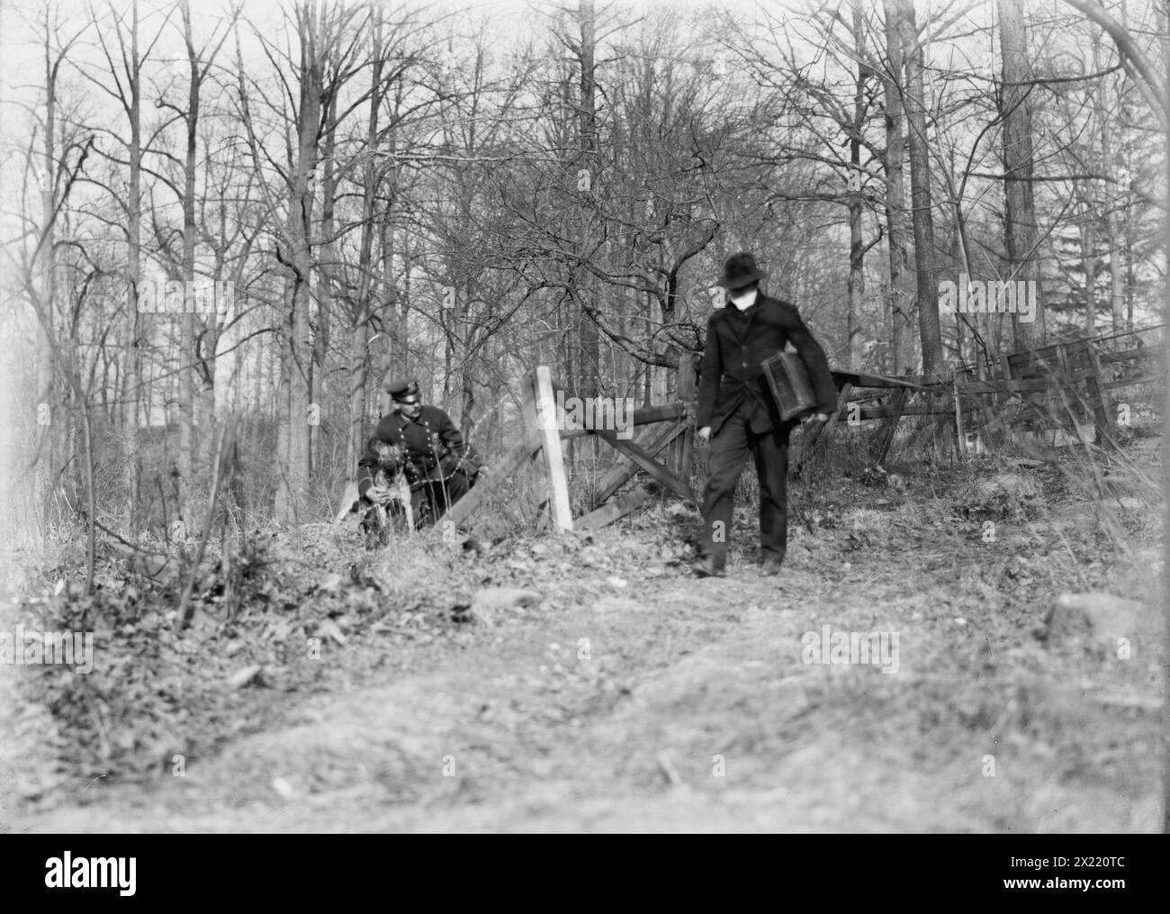 Policeman, police dog, waiting for thief, New York City, 1912 Stock ...