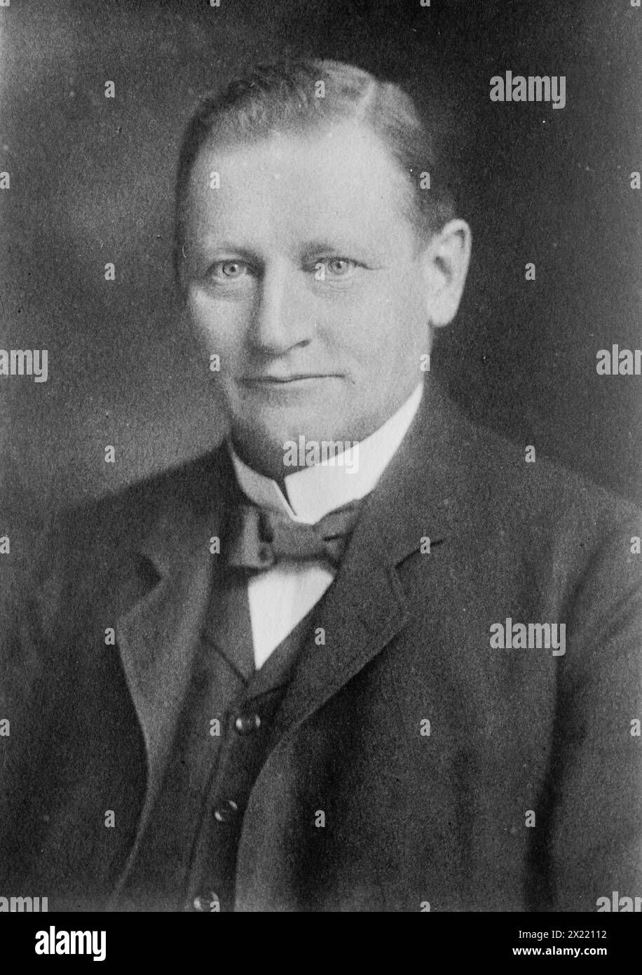 Prof. Albrecht Penck, portrait bust, Hilde, 1911 Stock Photo - Alamy