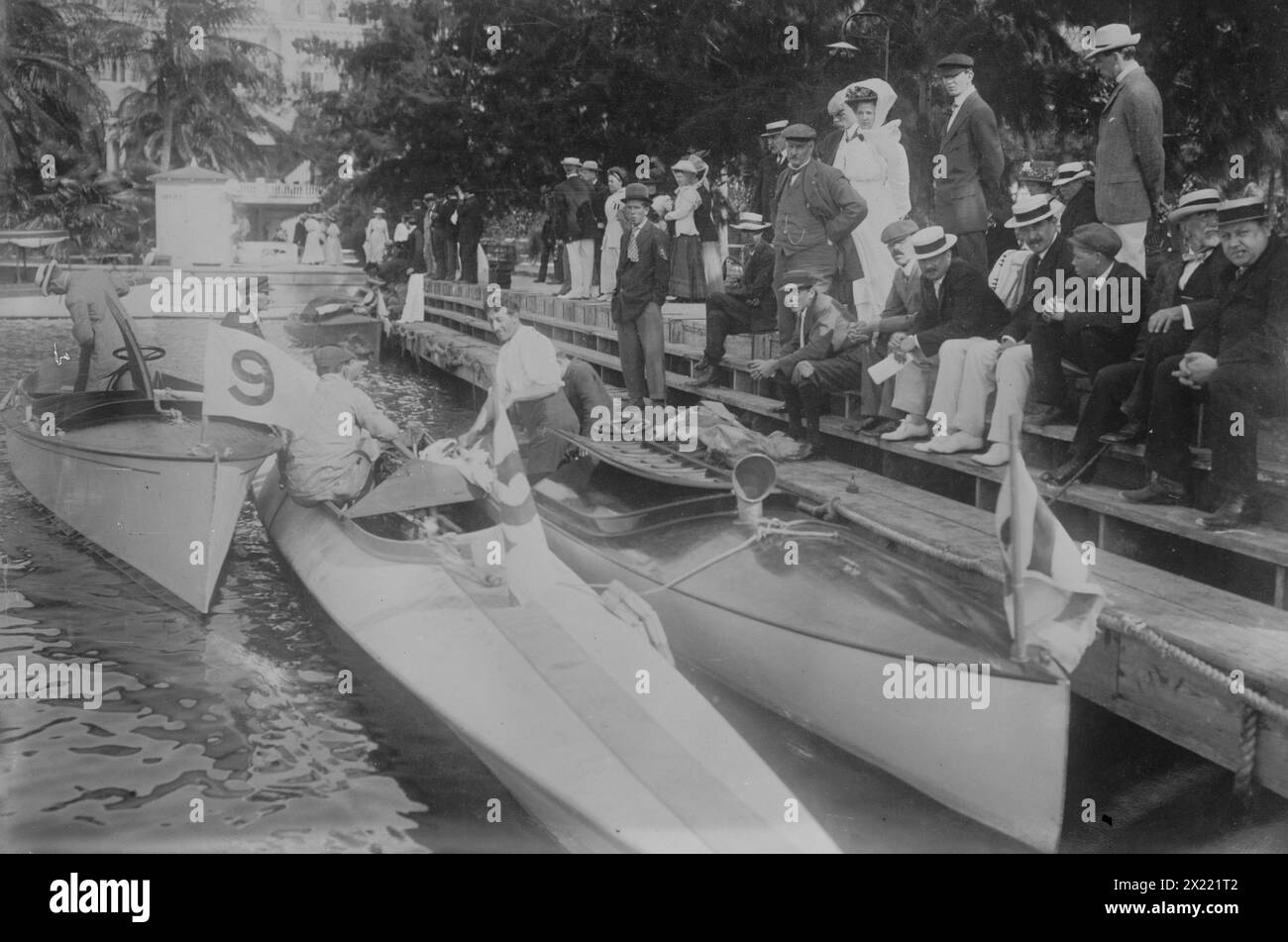 Group people on boats Black and White Stock Photos & Images - Alamy