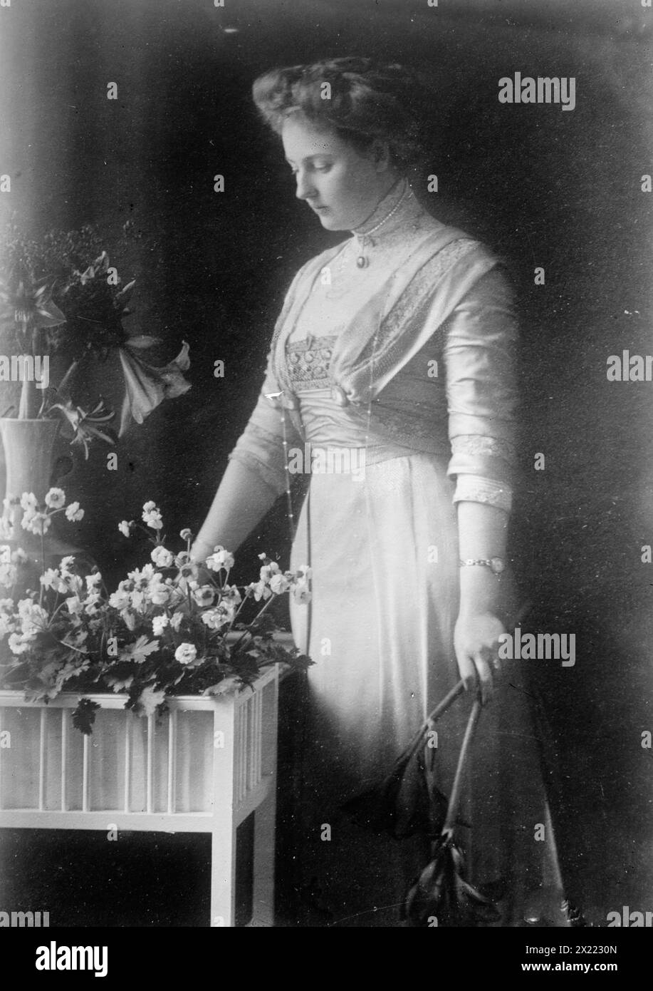 Gardening august Black and White Stock Photos & Images - Alamy