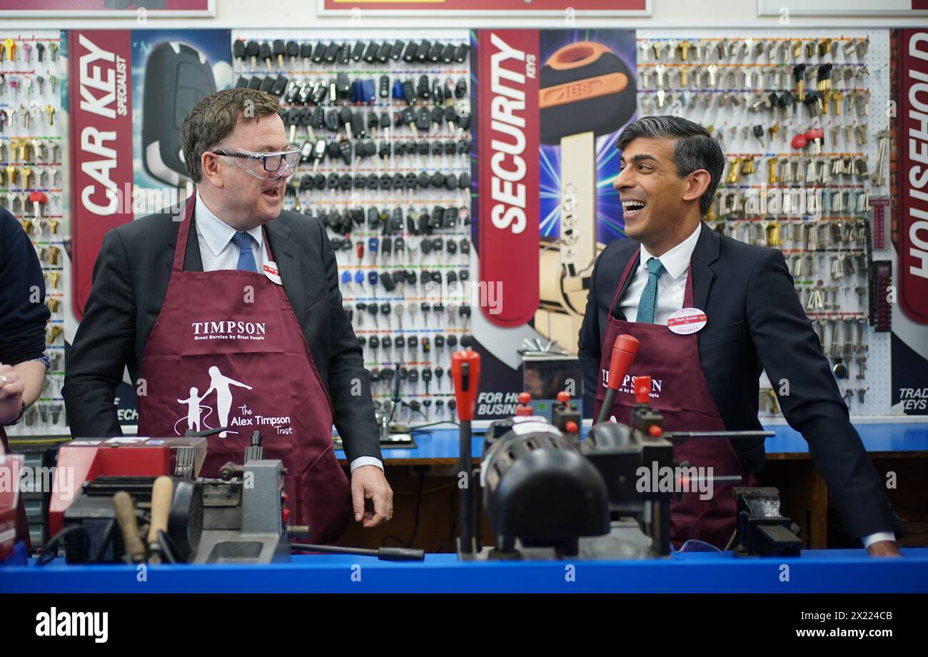 Work and Pensions Secretary Mel Stride (left) and Prime Minister Rishi ...