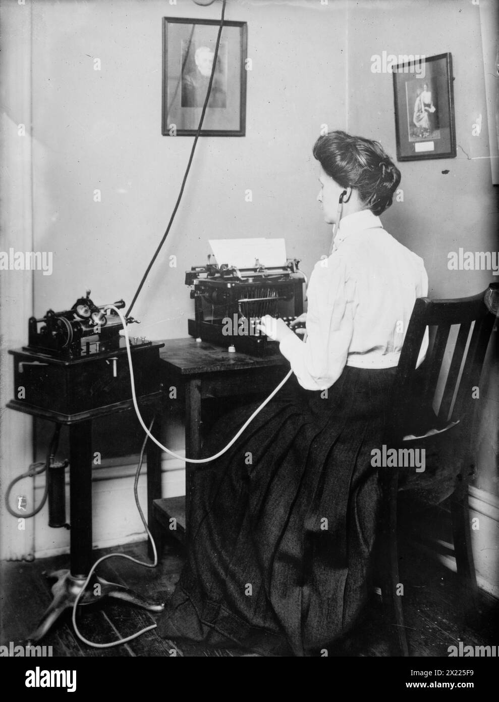 Dictaphone historic hi-res stock photography and images - Alamy