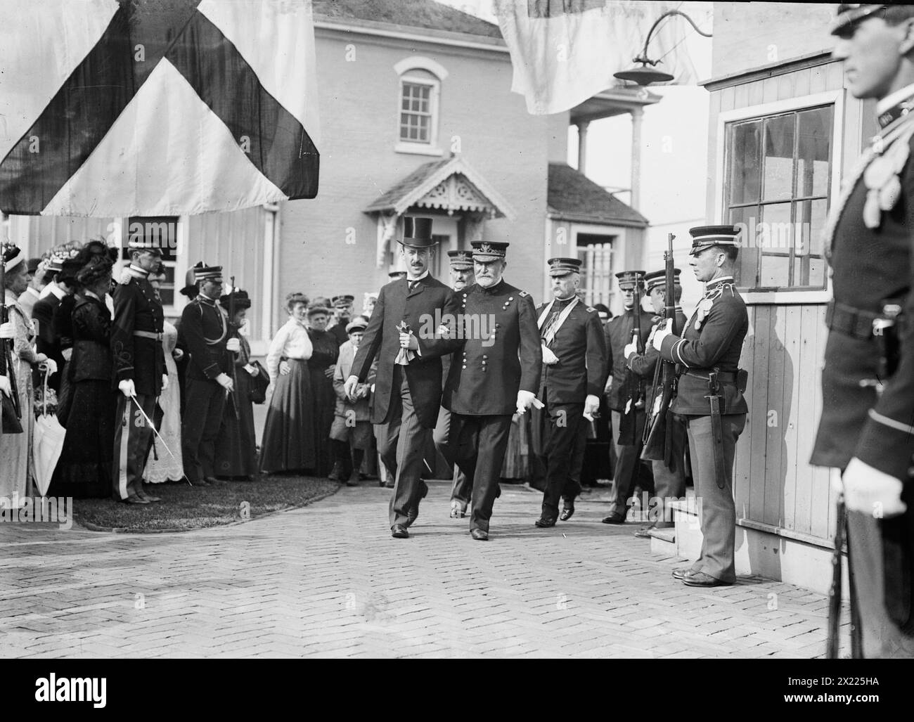 Secy Stimson & Gen. Grant at lawn party, Gov's Island., 1911. Shows ...