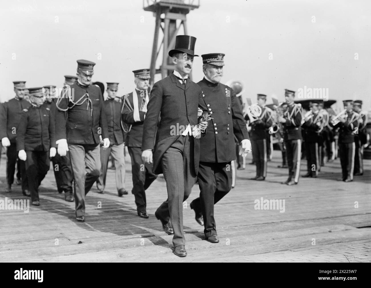 Sec'y Stimson & Gen. Grant, Lawn Party, Gov's Island, 1911. Shows ...