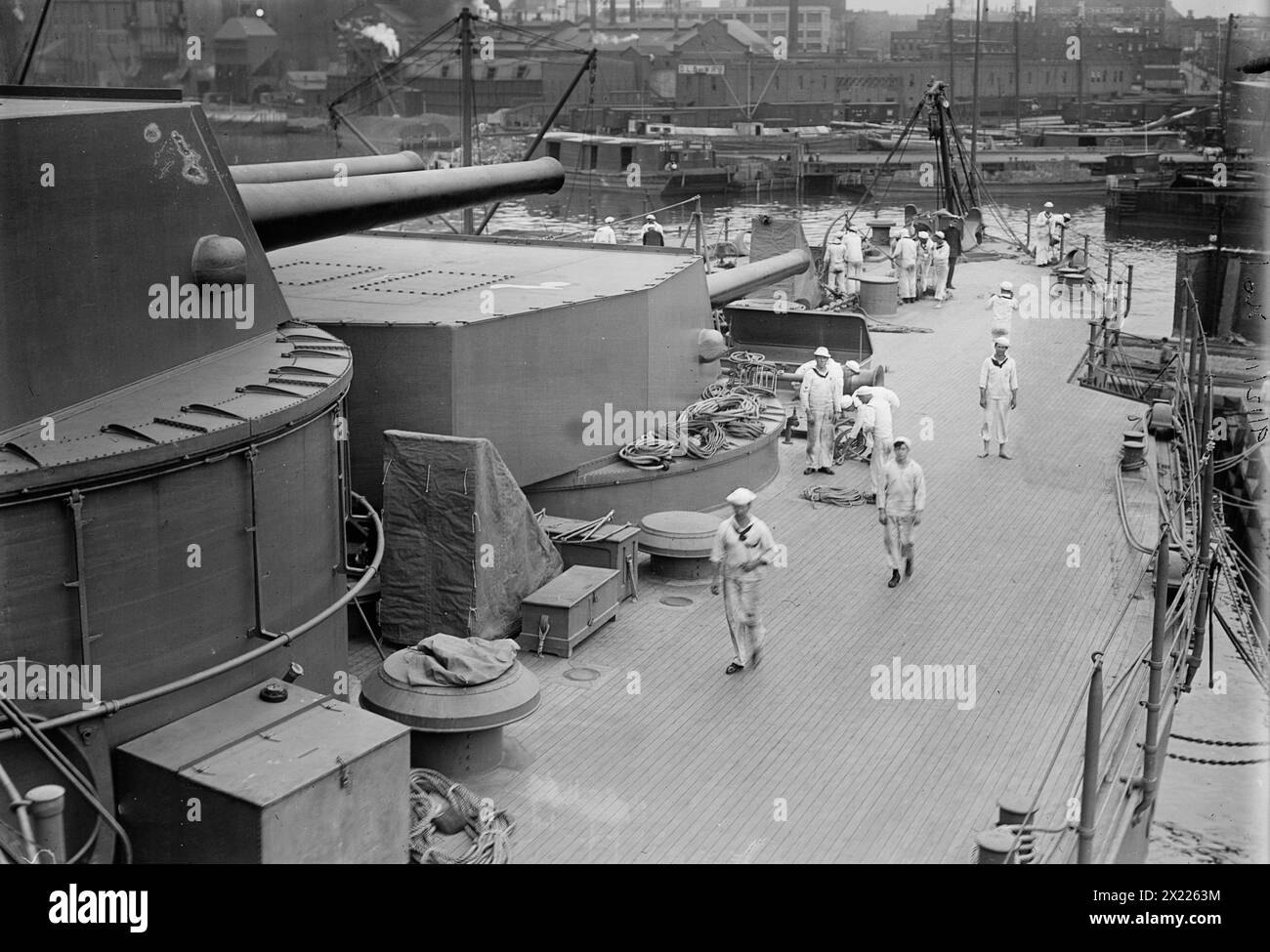 Turrets on UTAH [ship], 1911. Shows the dreadnought battlship USS Utah ...