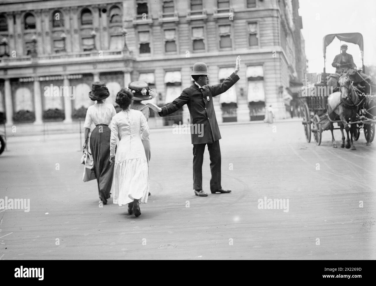 State police horse Black and White Stock Photos & Images - Alamy