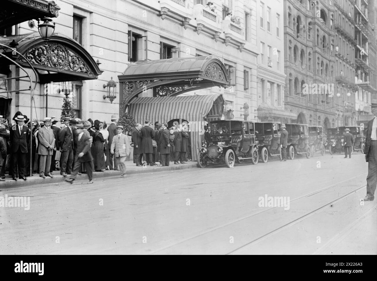 Plaza Hotel - Gates Funeral, 1911. Shows people and cars outside the ...