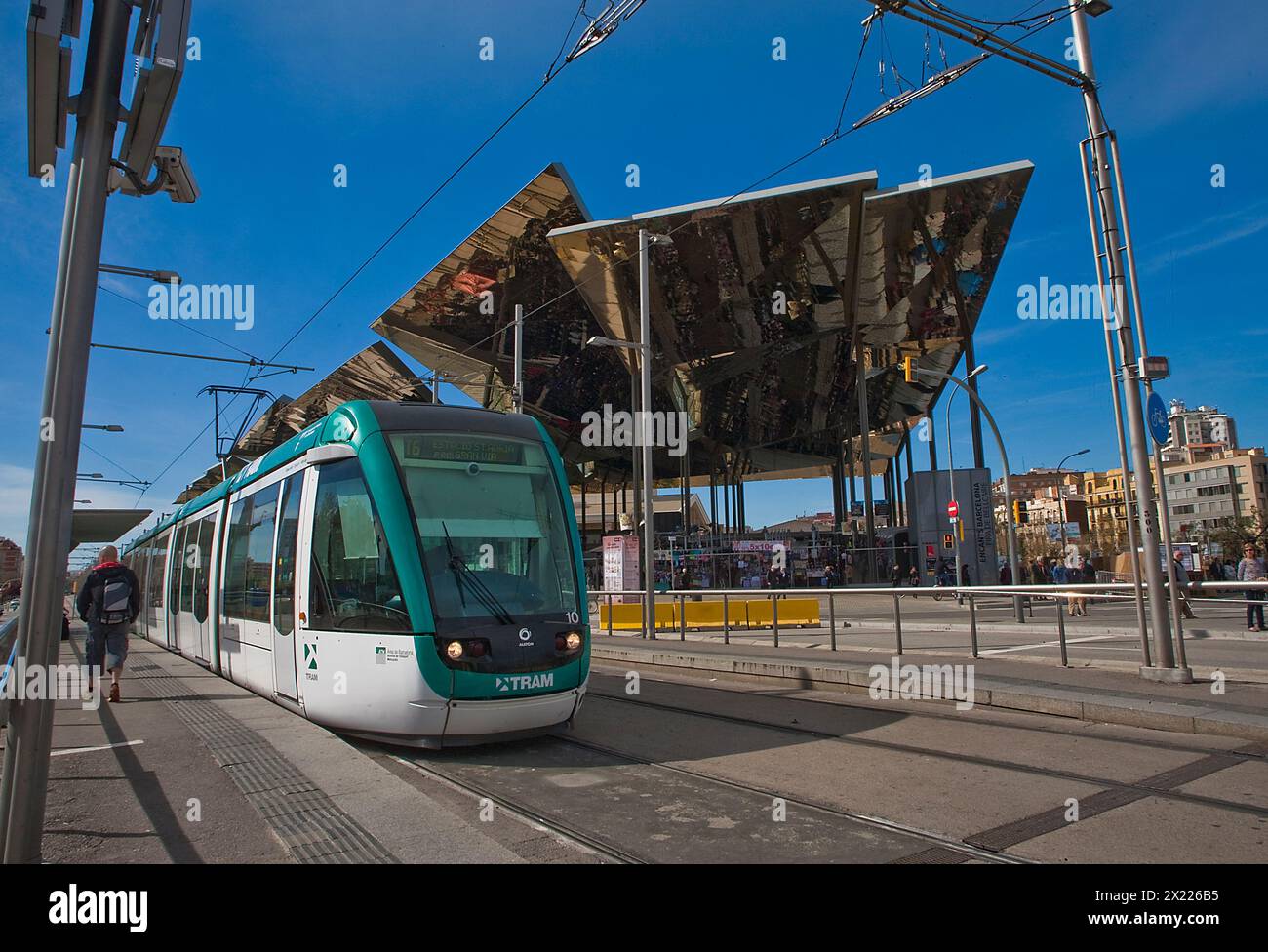 Barcelona: Mercat dels Encants and tram Stock Photo - Alamy