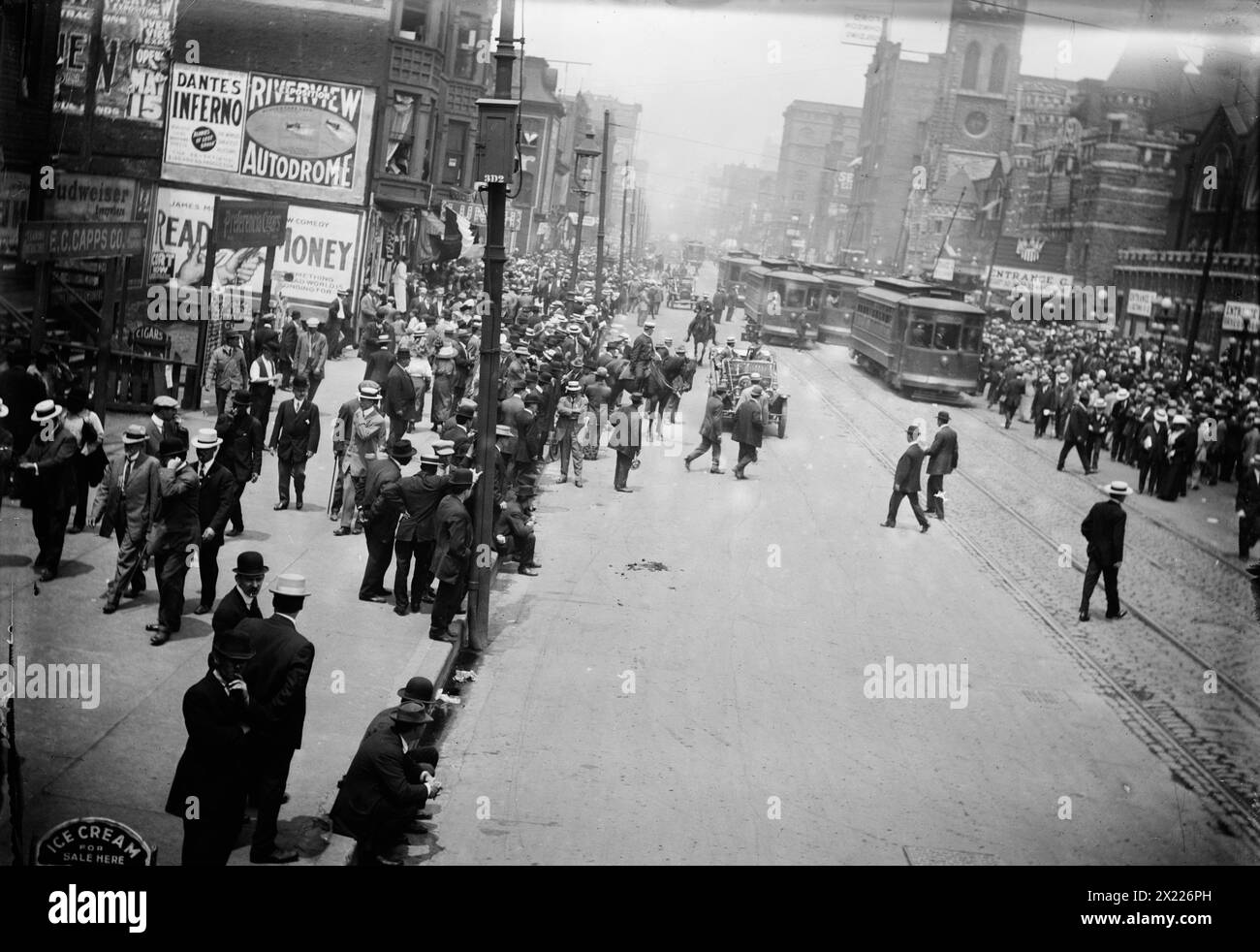 Convention crowd, Chicago, 1912. 1912 Republican National Convention ...