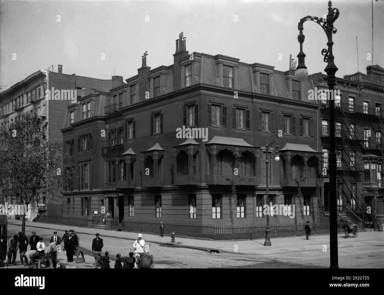 1910s home building Black and White Stock Photos & Images - Alamy