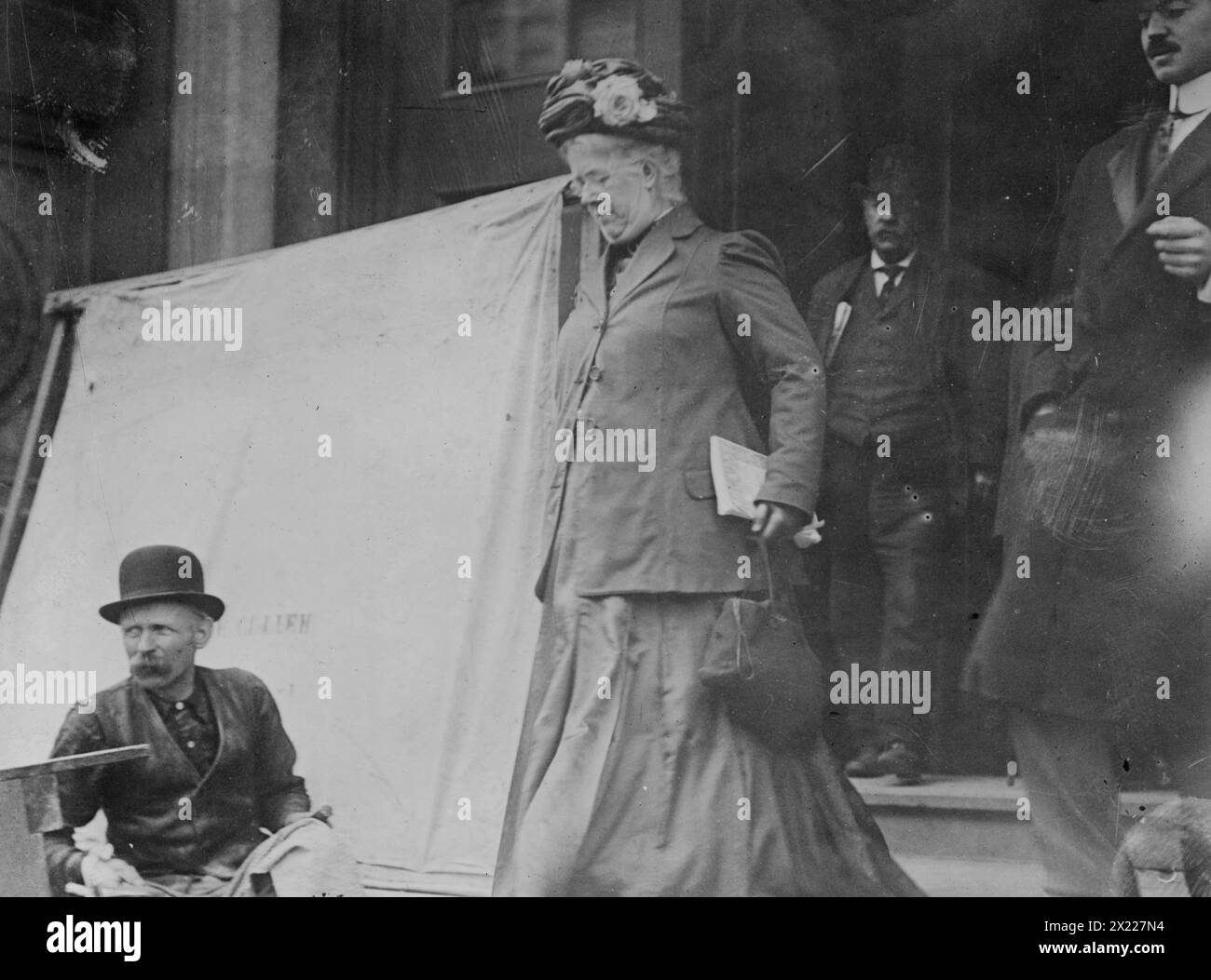 Photo doctor guy wear hi-res stock photography and images - Alamy