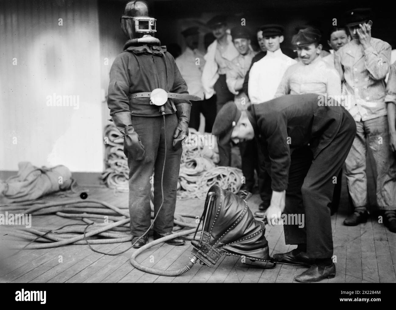 Getting ready for fire KAISER WILHELM the 2nd, between c1910 and c1915 ...