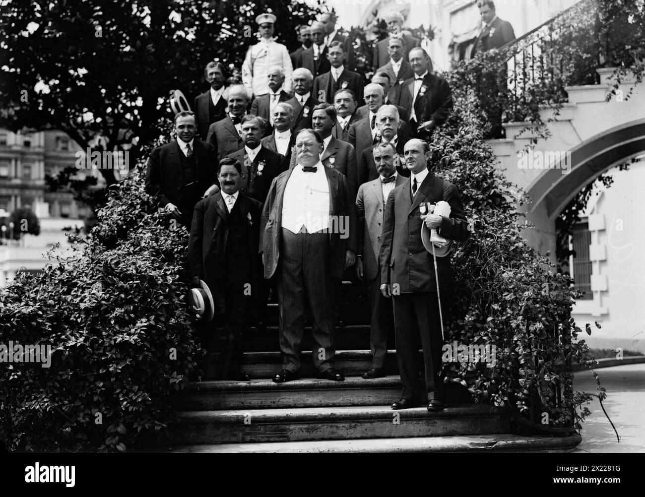 Robin H. Brown, E. Hatfield, 1912. Shows a group at the White House ...