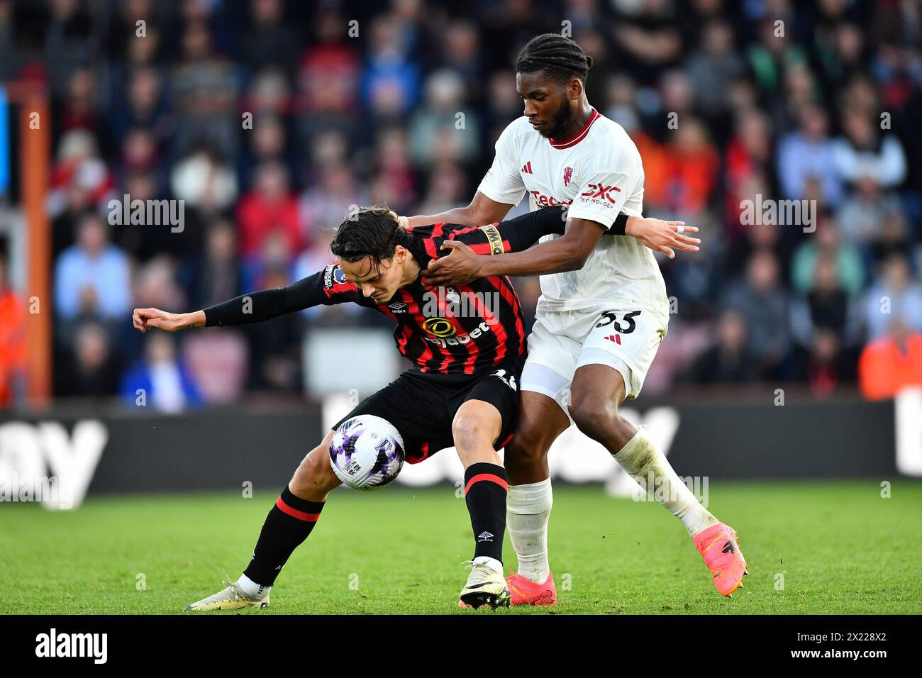 Enes Unal of AFC Bournemouth and Kobbie Mainoo of Manchester United ...