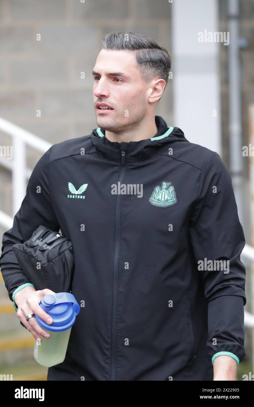 Fabian Schar of Newcastle arrives - Newcastle United v Everton, Premier ...