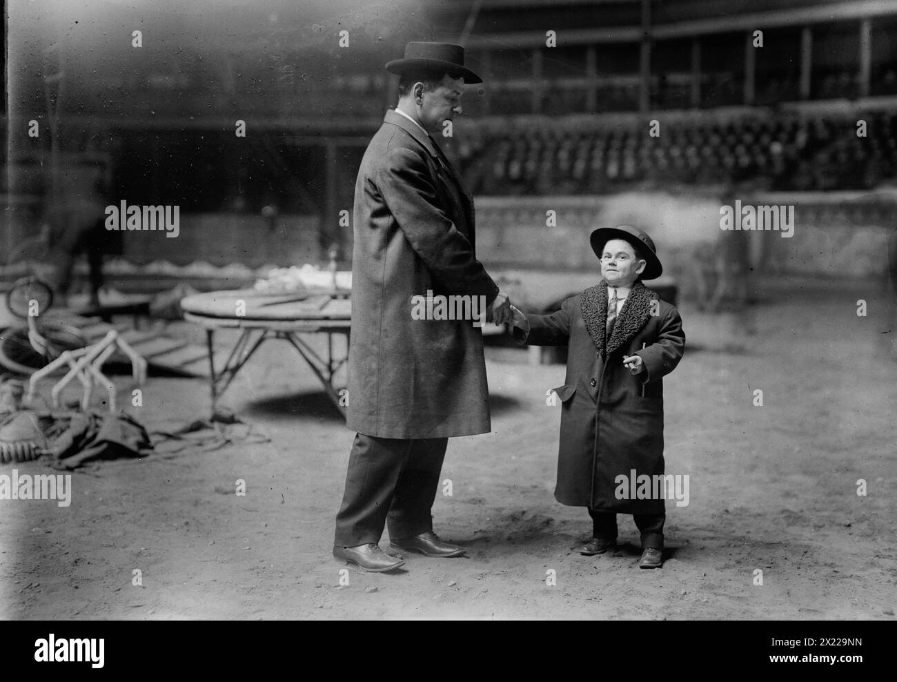 Jack Barrett [i.e., Barnett], Barnum's, between c1910 and c1915. Shows ...