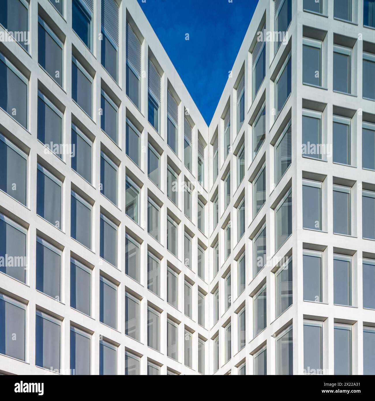Edificio picasso hi-res stock photography and images - Alamy