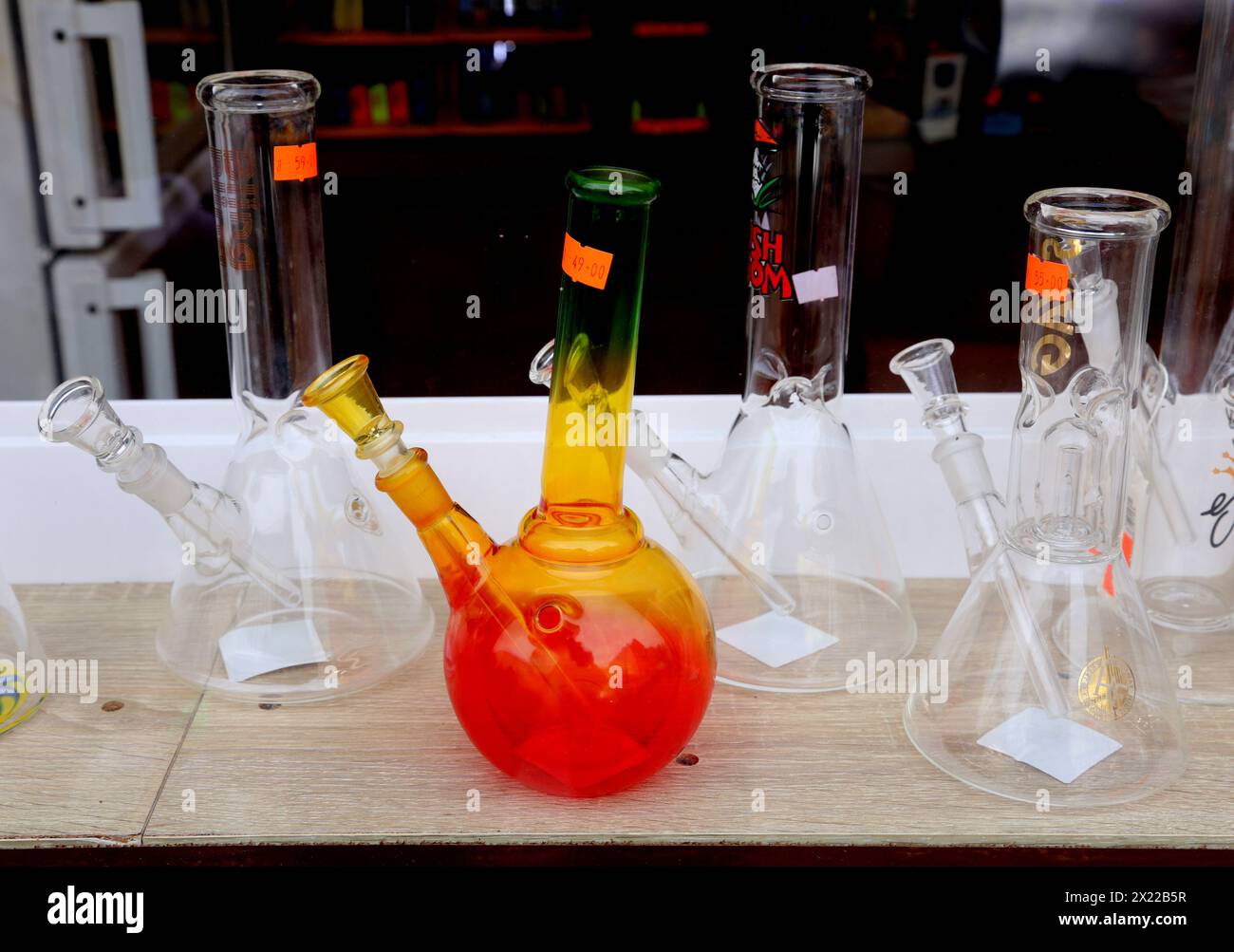 Tobacco kiosk hi-res stock photography and images - Alamy