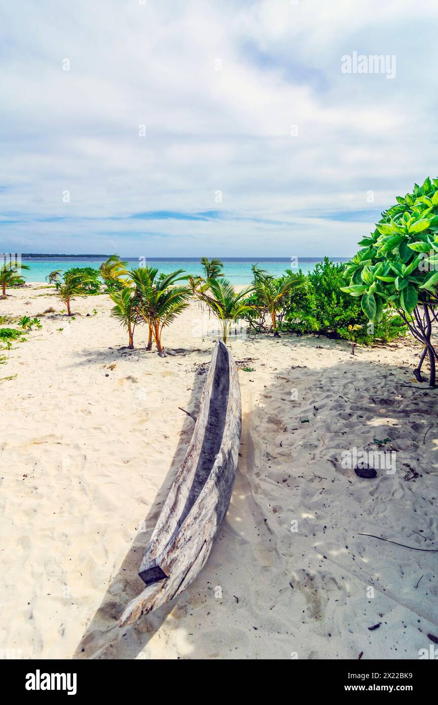 The Conflict Islands (also Conflict Atoll) an atoll in the Solomon Sea ...