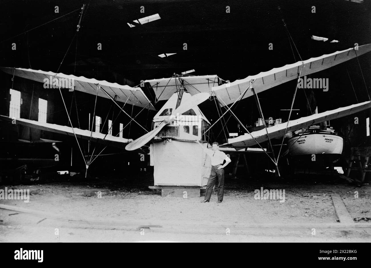 Harriman Hydroaeroplane, between c1910 and c1915. Shows hydroplane ...