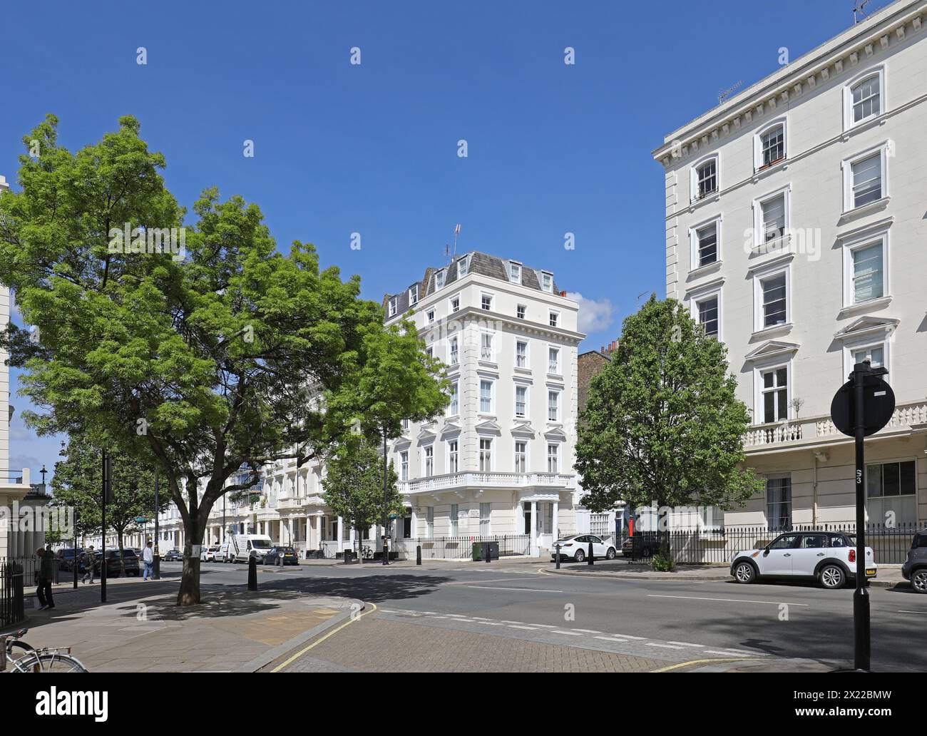 Elegant Regency style houses on Belgrave Road in London's Pimlico ...
