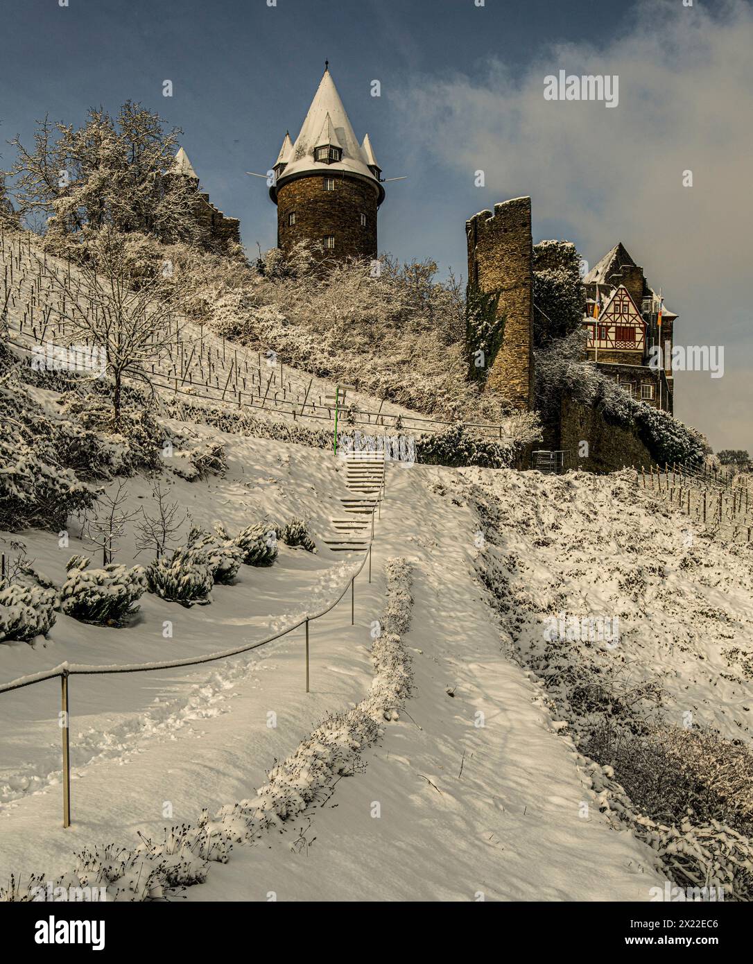 Wintry atmosphere in Bacharach, city wall circular route to Stahleck ...