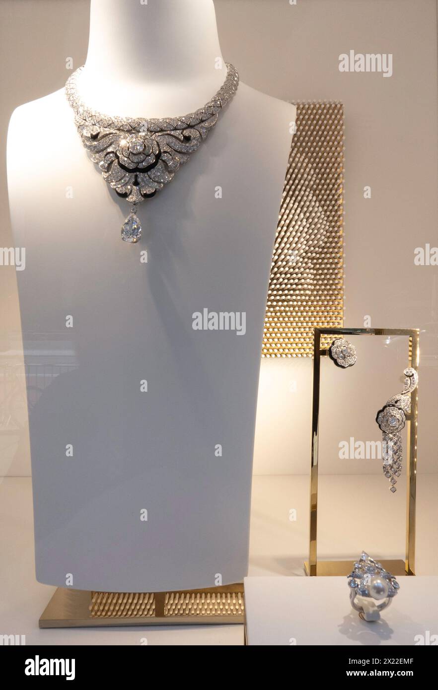 Chanel high-jewelry flagship store is located at 730 Fifth Avenue in ...